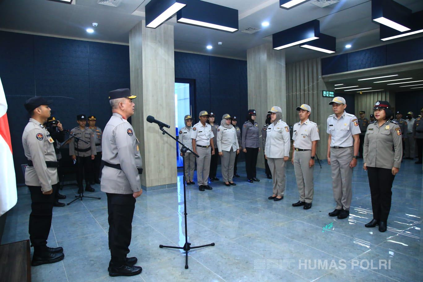 Upacara Laporan Kenaikan Pangkat Anggota Divhumas Polri Periode 1 Juli 2023
