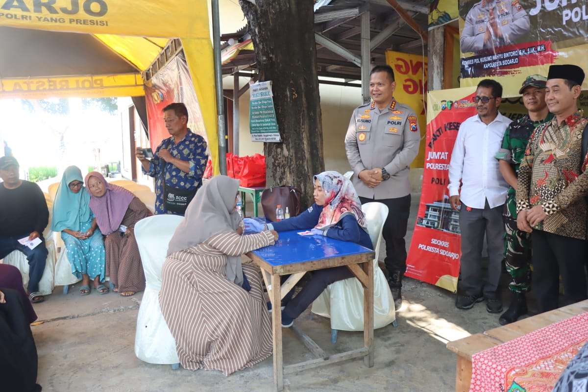 Polresta Sidoarjo Bakti Sosial dan Kesehatan di Desa Kedensari Polresta Sidoarjo Bakti Sosial dan Kesehatan di Desa Kedensari